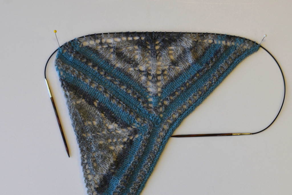 Bisected Shawl – Knit-on Edging – Universal Yarn Creative Network